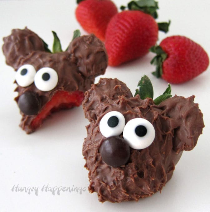 Chocolate Covered Strawberry Bears | Hungry Happenings