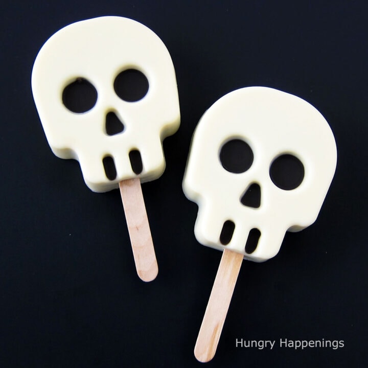 Cakesicle Skulls - Skull-Shaped Cake Pops | Hungry Happenings