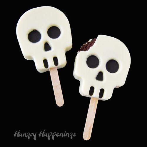 Cakesicle Skulls - Skull-Shaped Cake Pops | Hungry Happenings