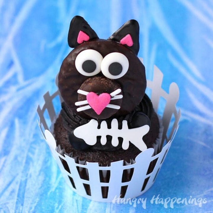Black Cat Cupcakes | Halloween | Hungry Happenings