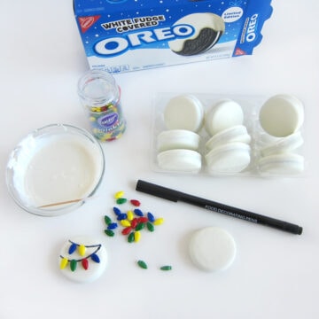 Christmas OREOs | Hungry Happenings
