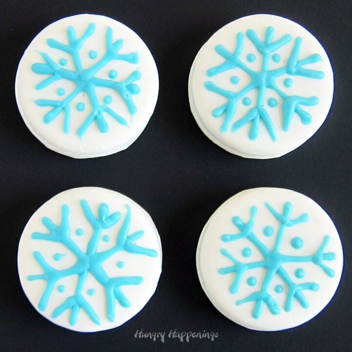 Christmas OREOs | Hungry Happenings