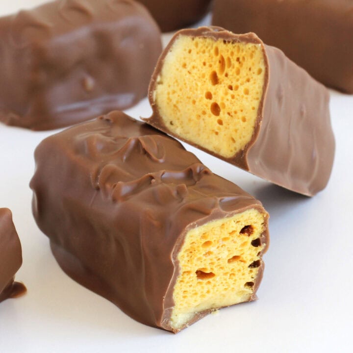 Sponge Candy (Copycat Cadbury Crunchie Bars) | Hungry Happenings